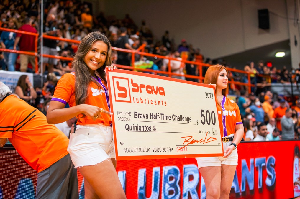 VICTORIA DE LOS ATLÉTICOS ENLOQUECEA LA FANATICADA EN EL GAME 2 - LA F ...
